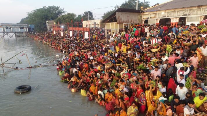 Check out the glimpse of devotees at Chhath Puja ghat in Howrah - North ...