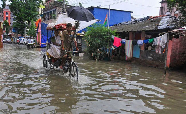 Kolkata Faces Waterlogging After Heavy Rainfall Due to Cyclone Remal ...